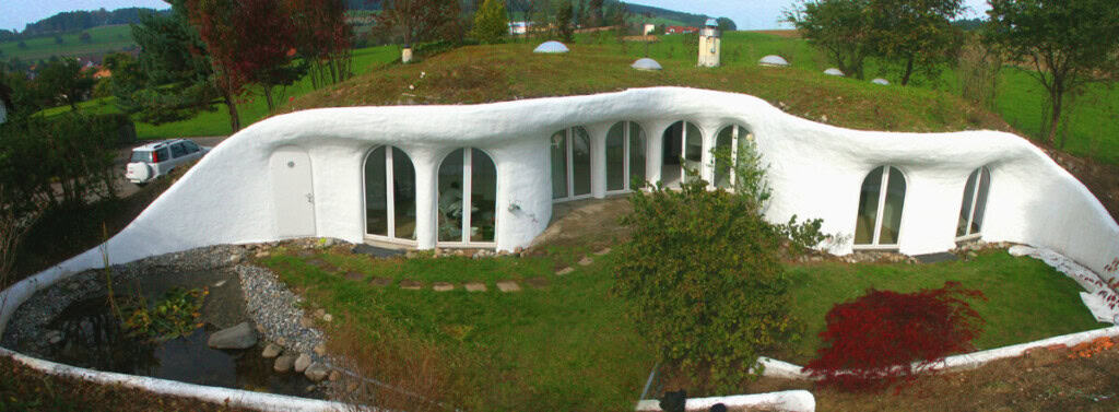 What Are Earth Homes? Buildings for a Sustainable Future | Redfin