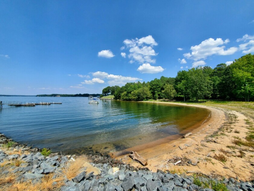 13 Best Lakes in South Carolina to Live on in 2024 | Redfin