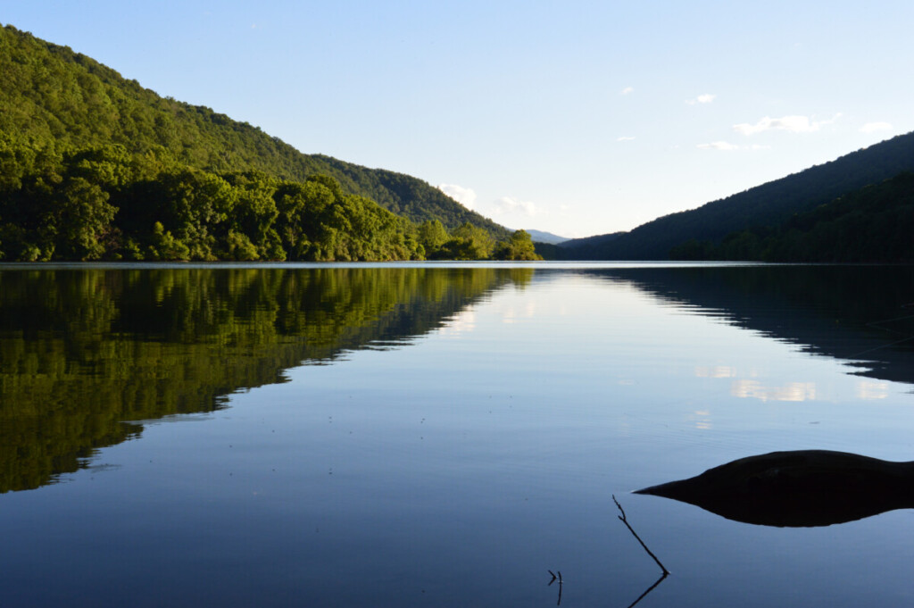 8 Best Lakes in Virginia to Live on in 2024 | Redfin