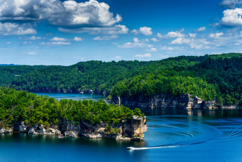 8 Best Lakes in West Virginia to Live on in 2024 | Redfin