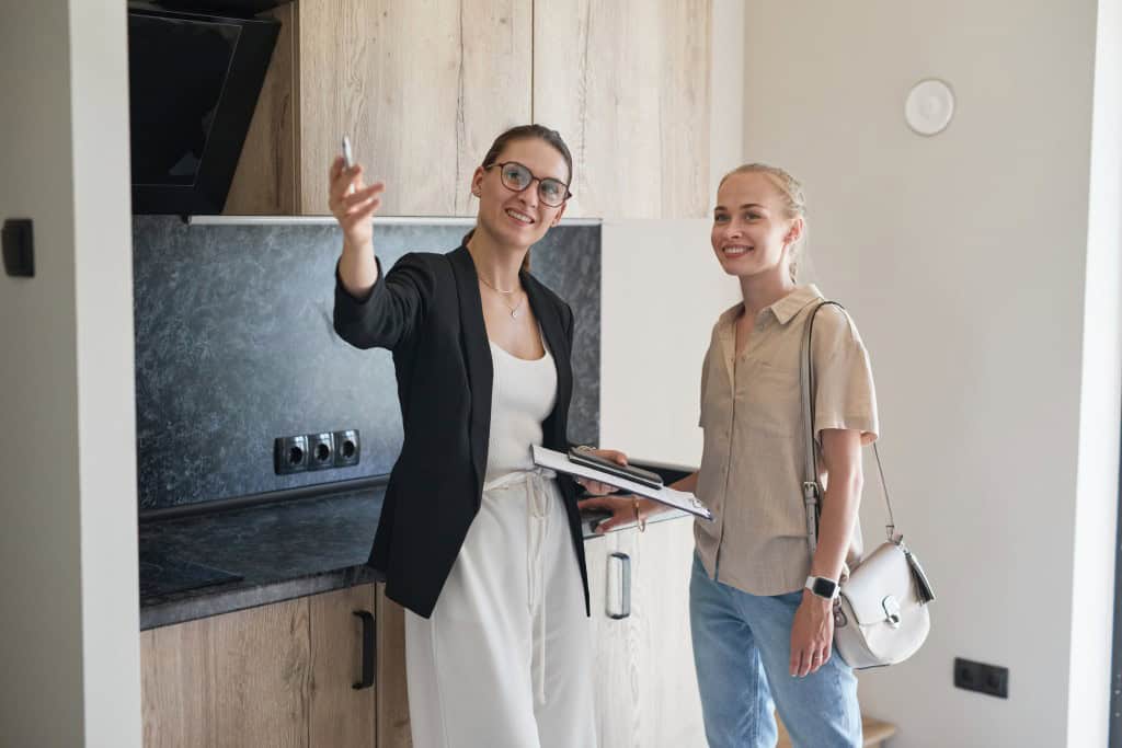 House Viewing Tips: What to Watch For - Redfin