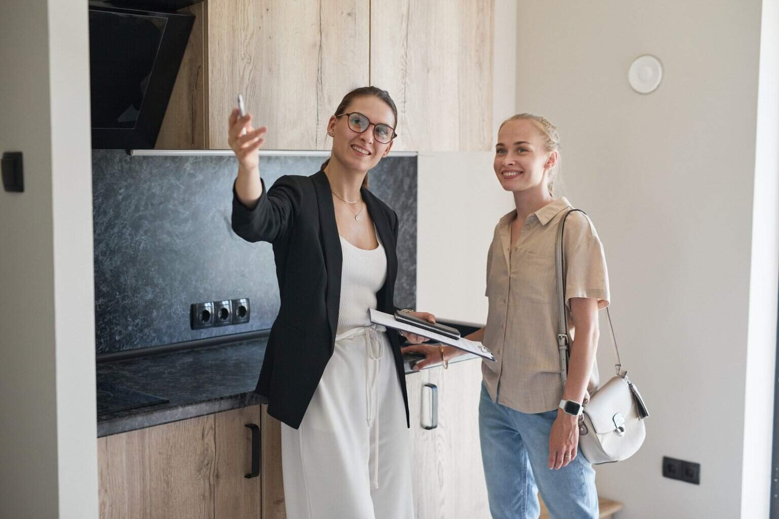 House Viewing Tips: What to Watch For - Redfin